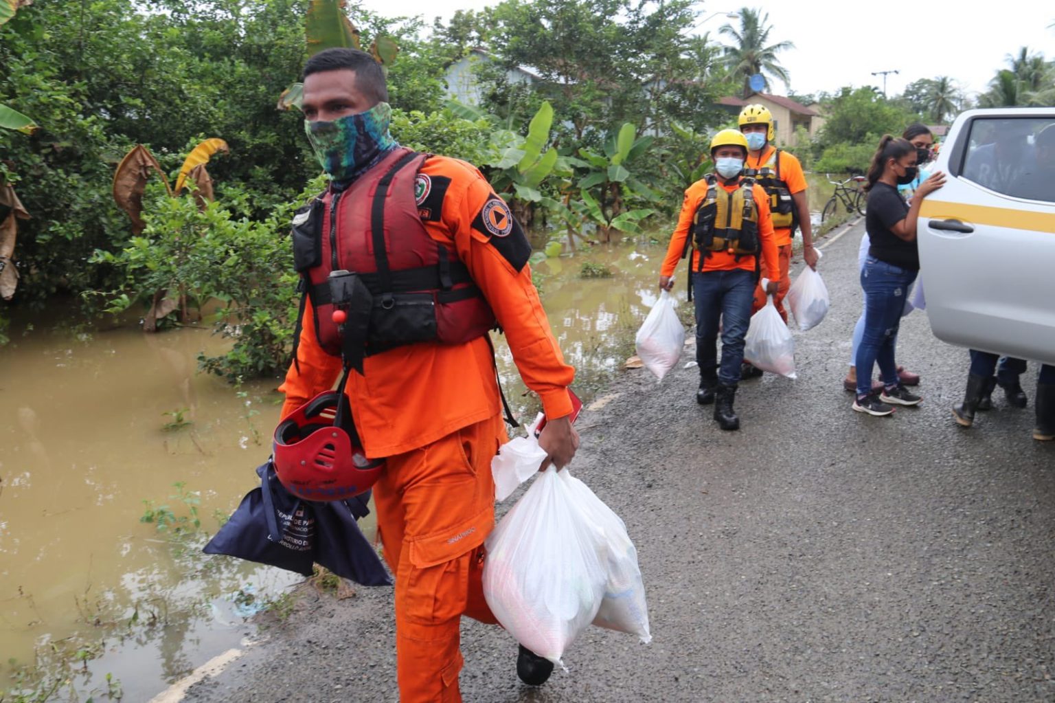 Logística humanitaria: Continúa envió de ayuda por inundaciones – En ...