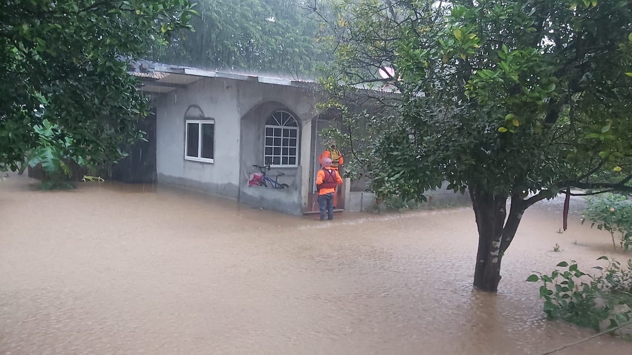 Veraguas: Más de una docena de familias evacuadas por desbordamiento de ...