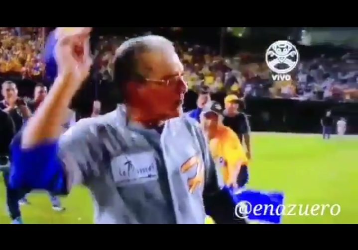 Técnico Israel Delgado le da una cachetada a un jugador – En Segundos ...